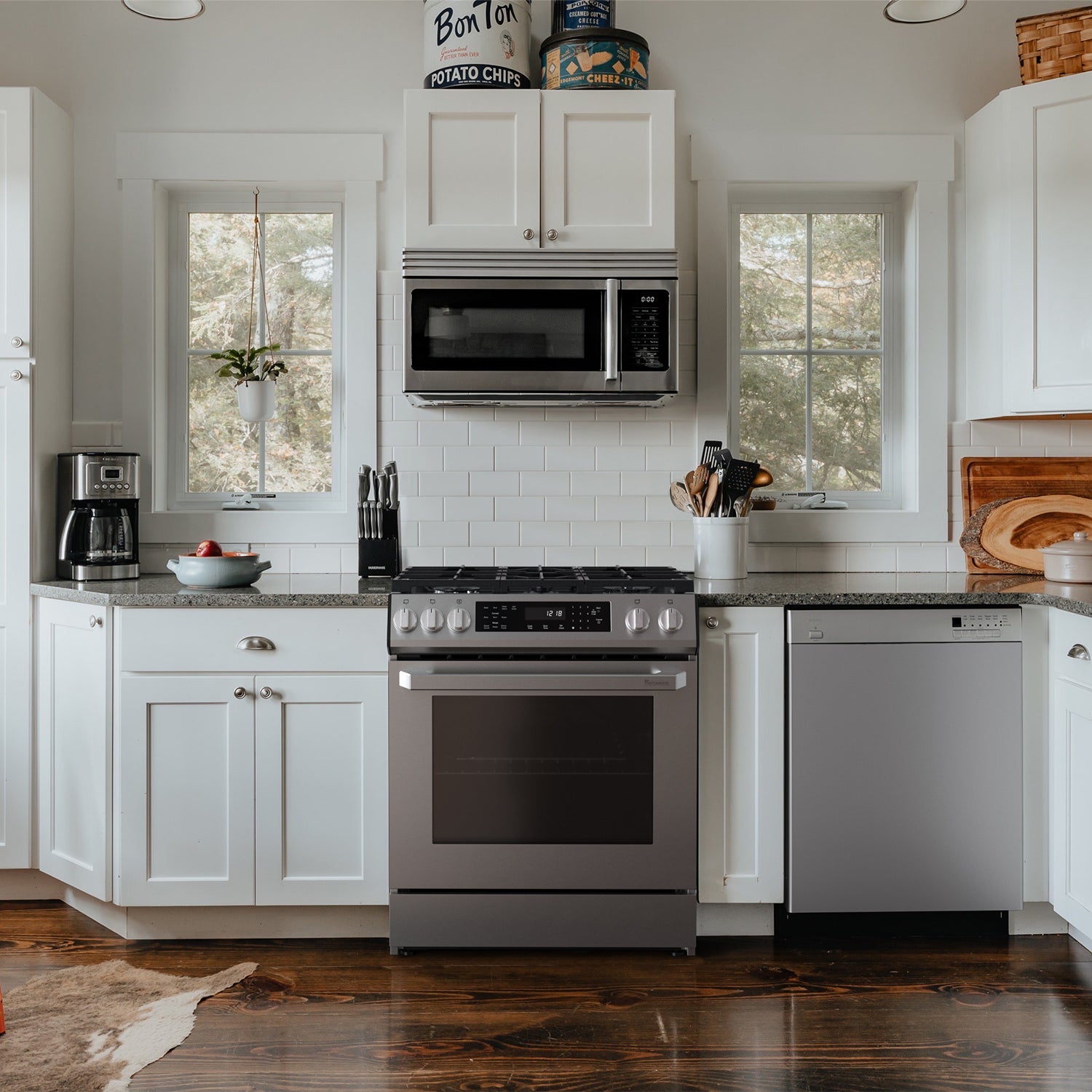 30 Inch Self-Cleaning Gas Range with AirFry and Glass